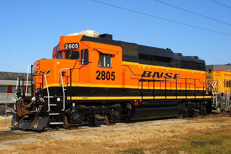 BNSF 2805 - EMD GP39-2